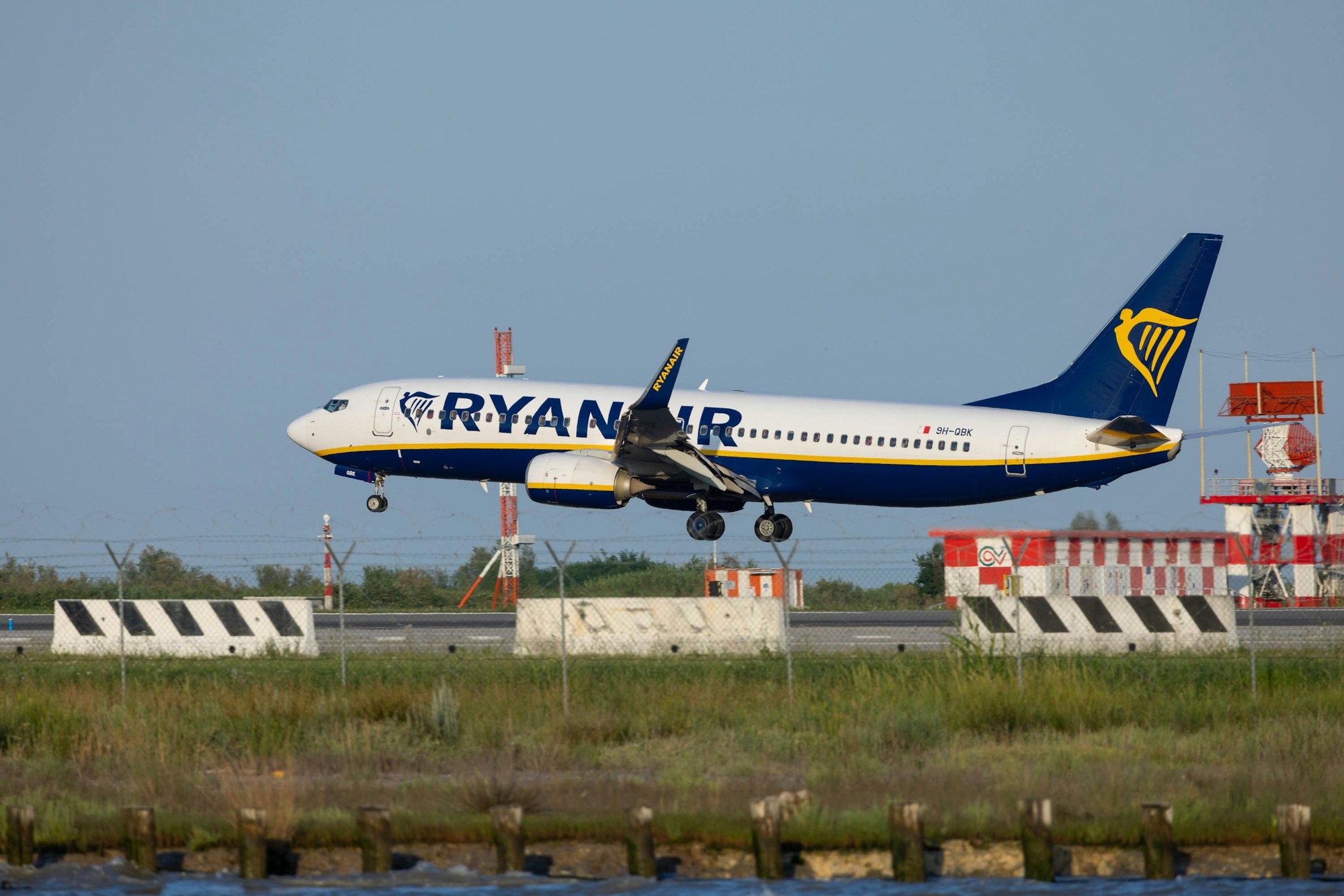 Nuove rotte low-cost estate 2026: Ryanair, easyJet & Wizz Air | Pixidia
