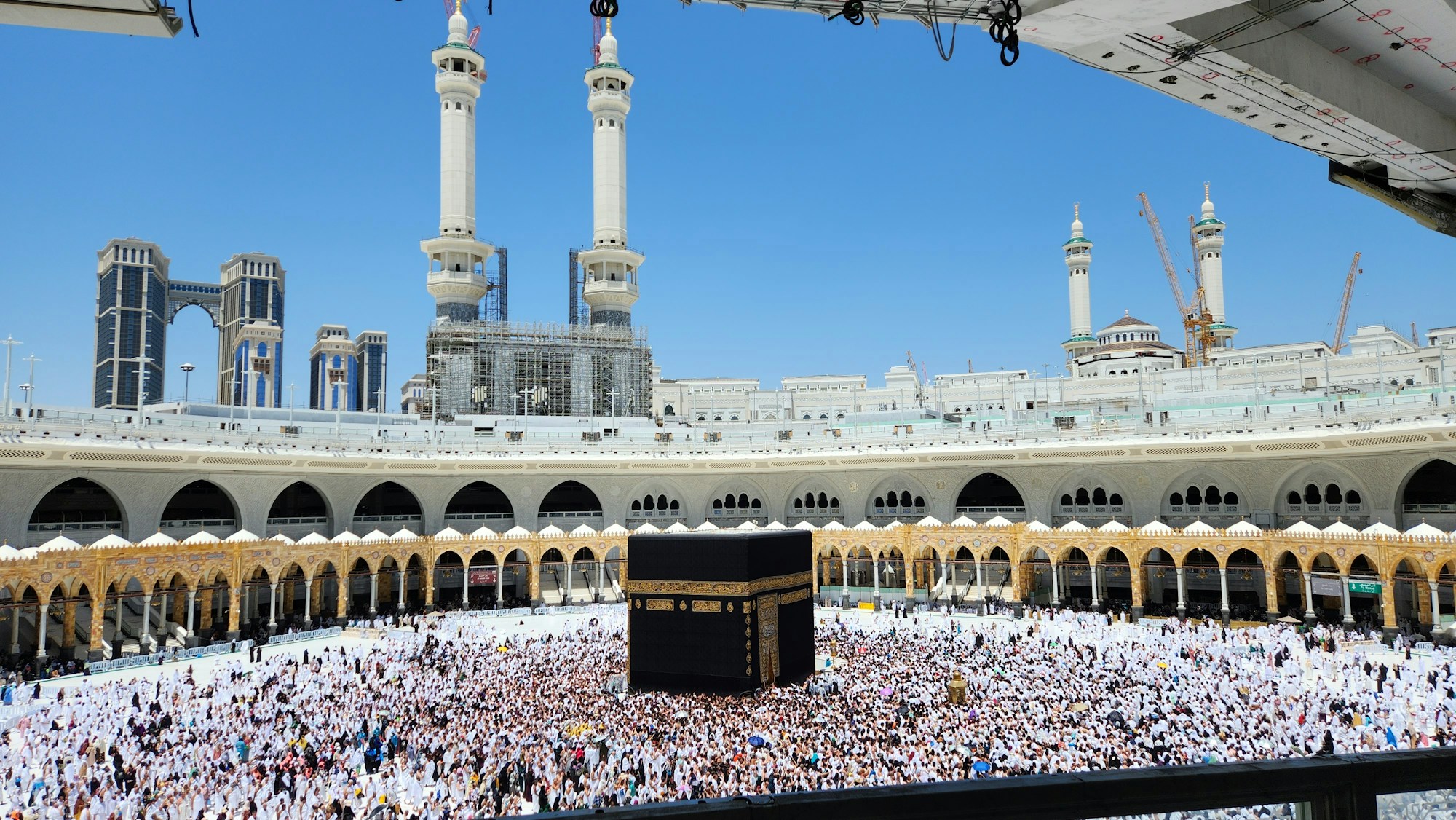 Hajj 2026 Under Tension: War, Airspace Disruption & 1.5 Million ...
